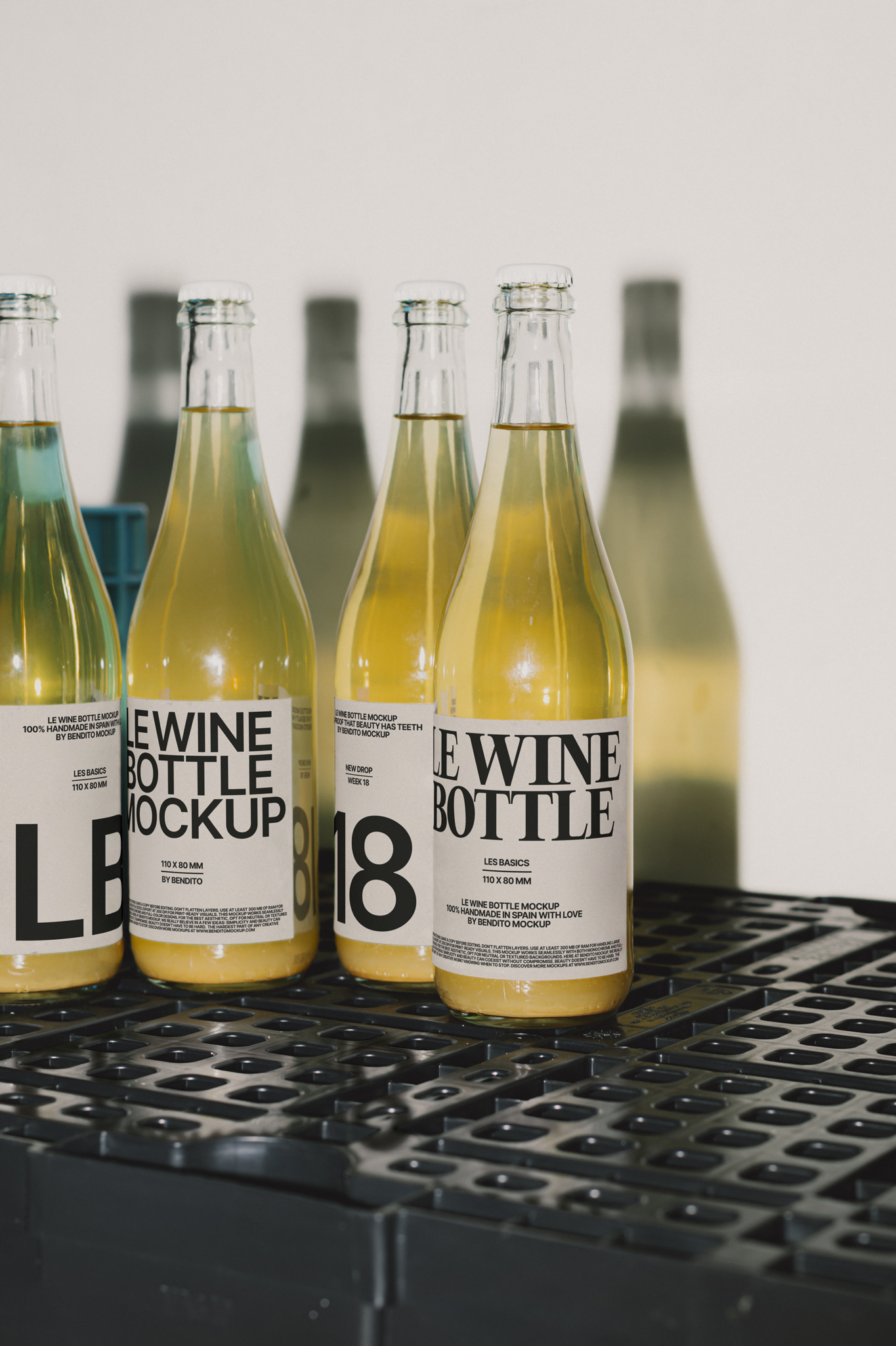 Le Wine Bottle LB25W18 Mockup, Packaging Mockup | Supply.Family