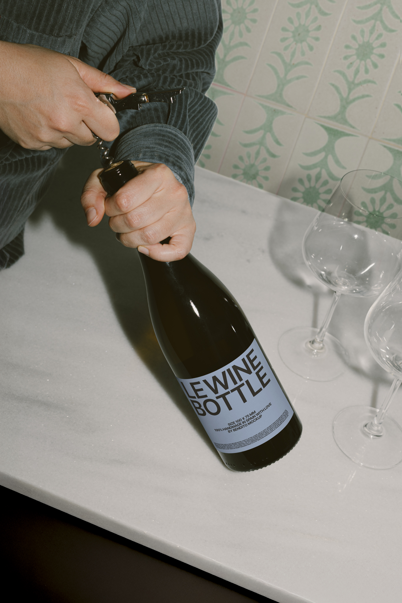 Le Wine Bottle LB25W21 Mockup, Packaging Mockup | Supply.Family